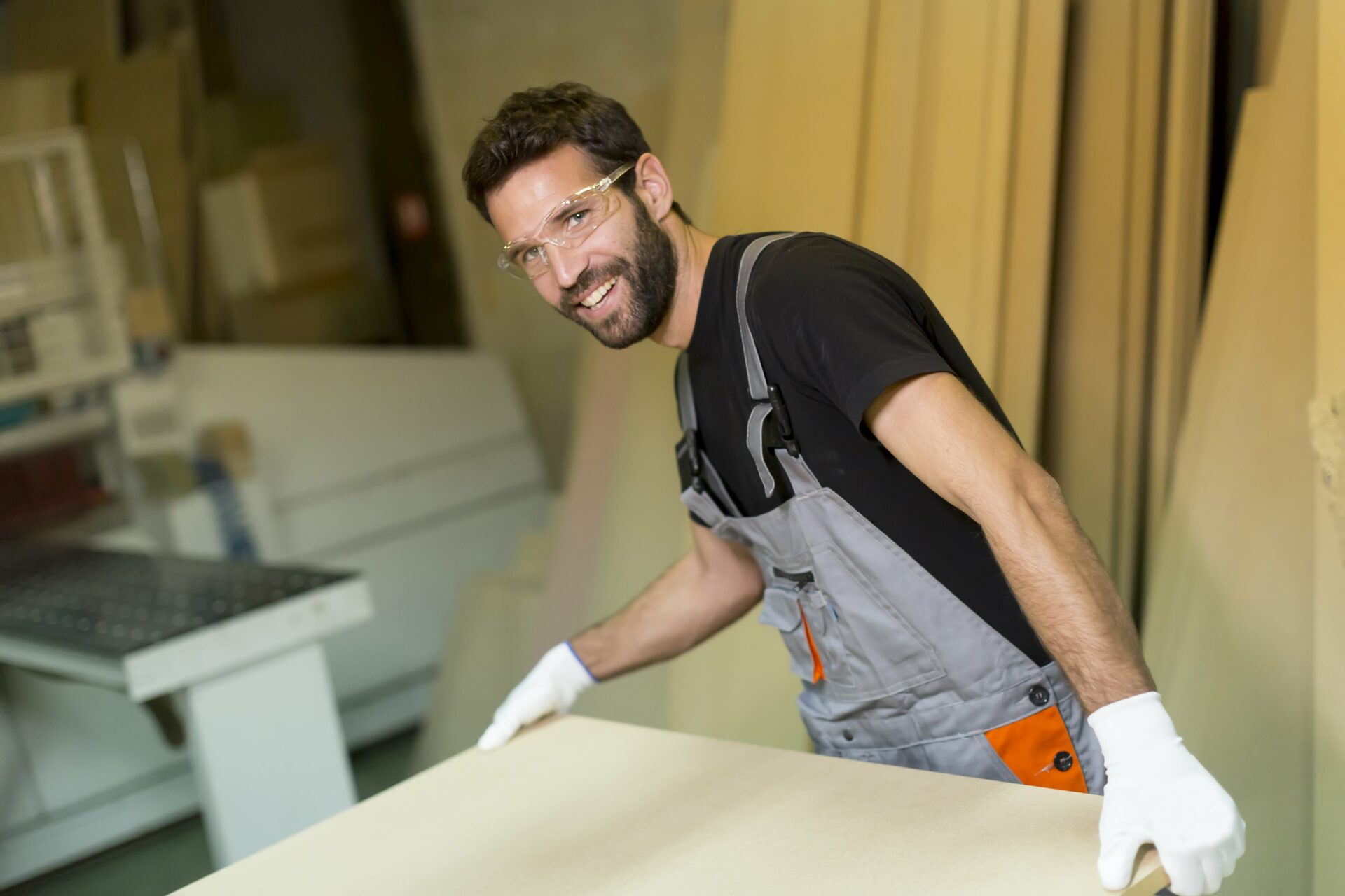 Trabalhador da madeira/operador de máquinas de serrar (500 euros ...